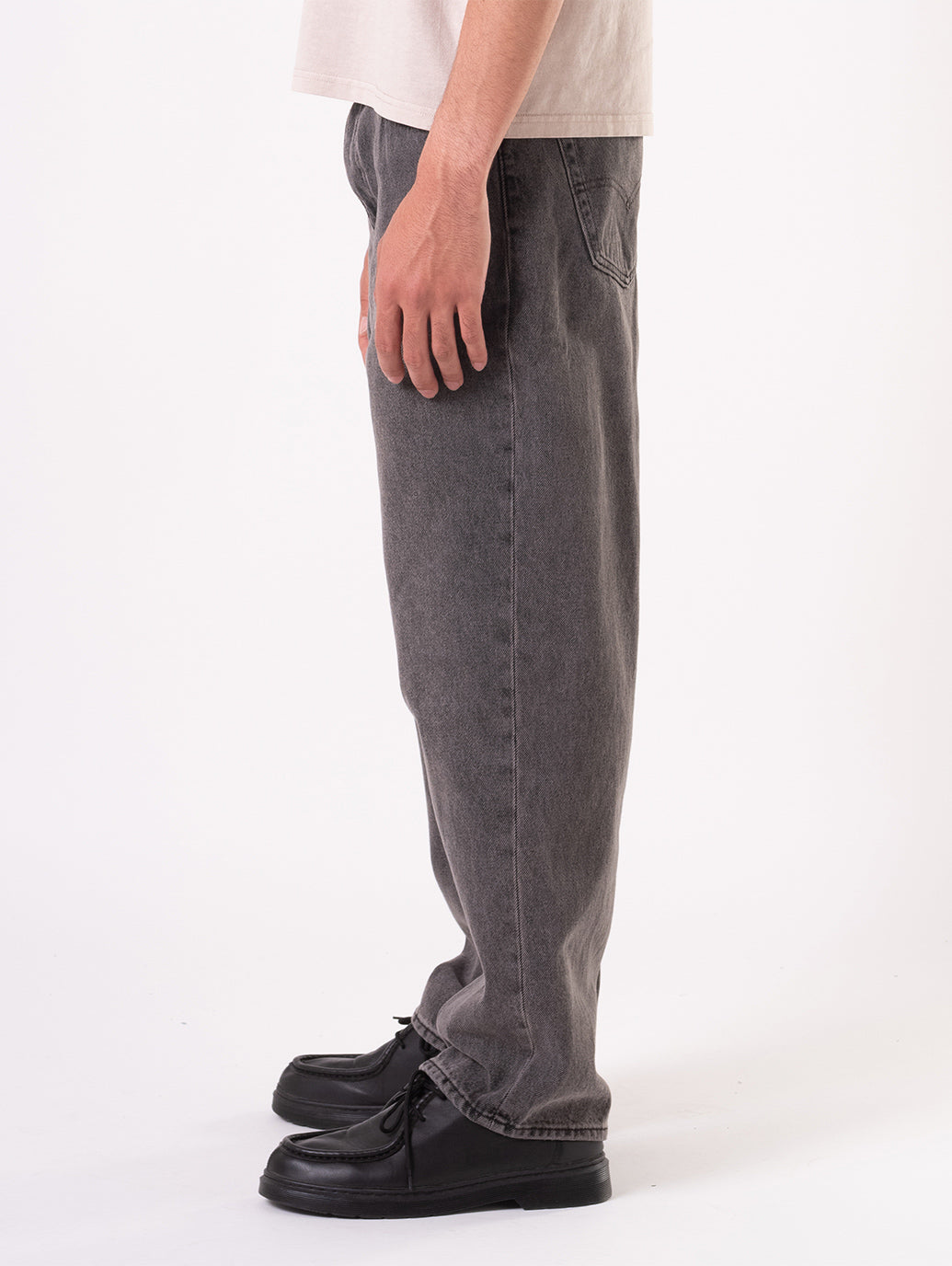 568™ STAY LOOSE ジーンズ ブラック – リーバイス®公式オンラインストア